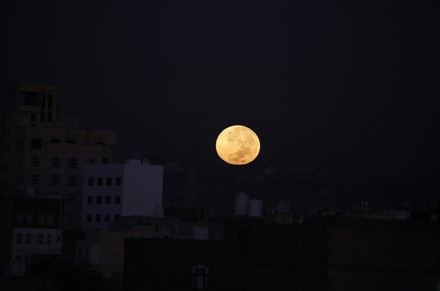 Full Moon Sets Over Neighborhood Sanaa Editorial Stock Photo - Stock ...