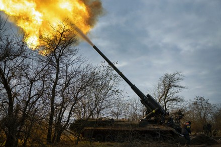 Ukrainian Servicemen Shoot Selfpropelled 203mm Cannon Editorial Stock ...