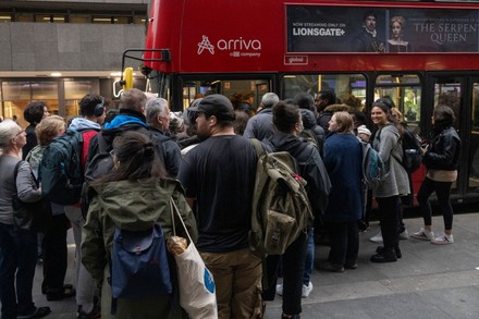 Commuters Wait Bus Stop Tottenham Court Editorial Stock Photo - Stock ...