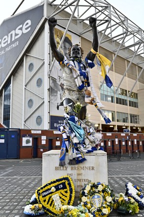 Don Revie Statue Adorned Leeds United Editorial Stock Photo - Stock ...