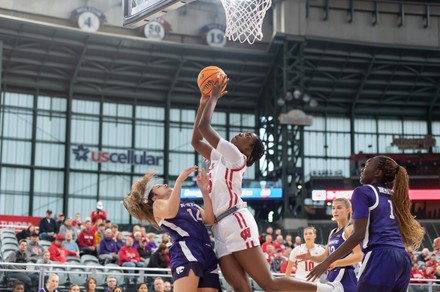 Wisconsin Badgers Forward Serah Williams 25 Editorial Stock Photo ...