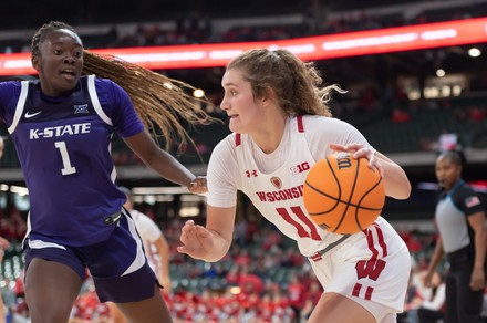 Wisconsin Badgers Forward Serah Williams 25 Editorial Stock Photo ...