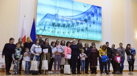 __COUNT__ Meeting with recipients of cash certificates from Klymentiy ...