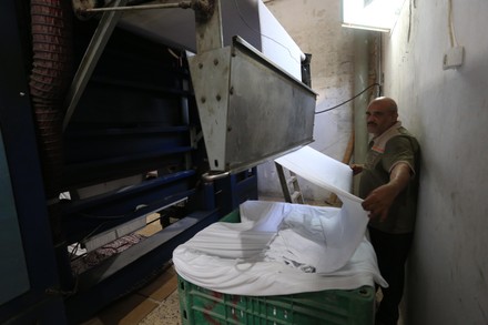 __COUNT__ Palestinian laborers work inside a textile factory ahead of ...