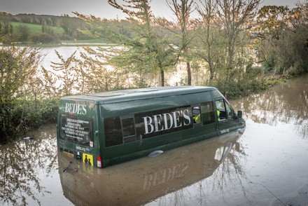 750 Bus in flood Stock Pictures, Editorial Images and Stock Photos ...