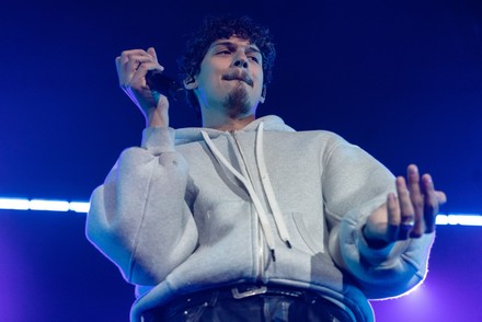 250 Omar apollo in concert Stock Pictures, Editorial Images and Stock ...