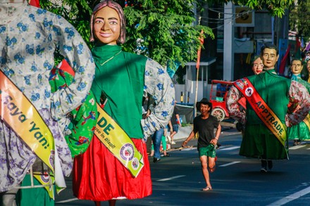 Papiermache Statues Walk Through Streets Angono Editorial Stock Photo ...