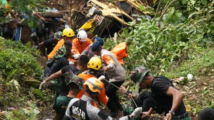 Relief Team Consisting Soldiers Regional Disaster Editorial Stock Photo ...