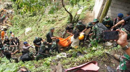 Relief Team Consisting Soldiers Regional Disaster Editorial Stock Photo ...