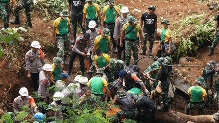 Relief Team Consisting Soldiers Regional Disaster Editorial Stock Photo ...