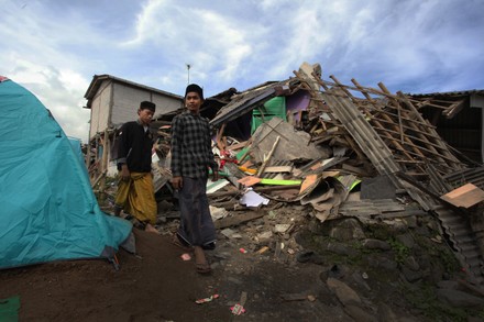 Residents Disaster Victims Walk Around Location Editorial Stock Photo ...