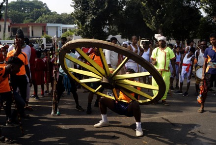 Traditional Artistes Paika Family Performing Their Editorial Stock ...