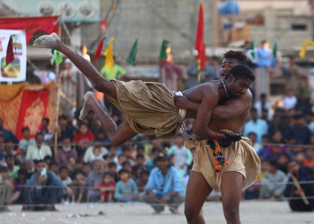 __COUNT__ imágenes de Traditional Sindhi Malakhra wrestling event in ...