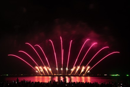 7,000 Fireworks in the sky Stock Pictures, Editorial Images and Stock ...