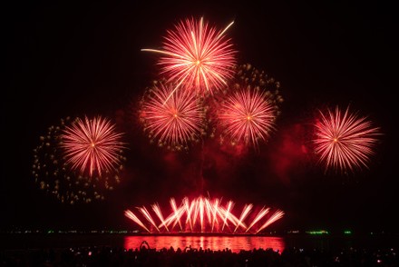 7,000 Fireworks in the sky Stock Pictures, Editorial Images and Stock ...
