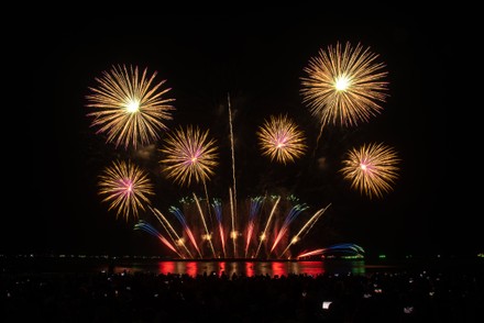 7,000 Fireworks in the sky Stock Pictures, Editorial Images and Stock ...