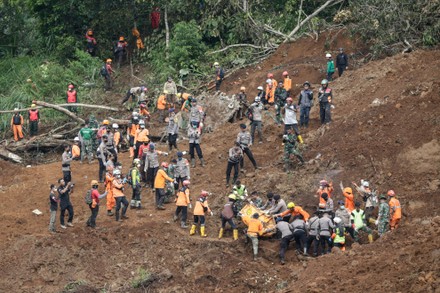 Rescuers Evacuate Body Victim 56 Magnitude Editorial Stock Photo ...