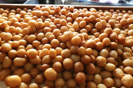Palestinian Vendor Prepares Traditional Sweet Called Editorial Stock ...