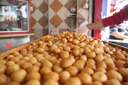 Palestinian Vendor Prepares Traditional Sweet Called Editorial Stock ...