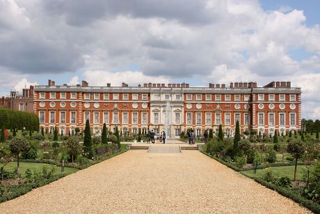 PRIVY GARDEN HAMPTON COURT PALACE ENGLAND Editorial Stock Photo - Stock ...