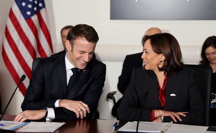 Emmanuel Macron Et Kamala Harris Le Editorial Stock Photo - Stock Image ...