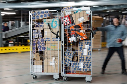 2,000 Sorting center Stock Pictures, Editorial Images and Stock Photos ...