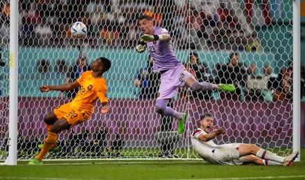 Denzel Dumfries Netherlands Andries Noppert Goalkeeper Editorial Stock ...