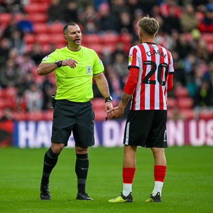 Referee Tim Robinson Speaks Sunderlands Jack Editorial Stock Photo ...