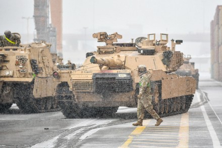 Us Army Soldiers Supervise Unloading Military Editorial Stock Photo ...