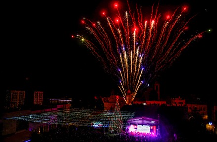 7,000 Fireworks in the sky Stock Pictures, Editorial Images and Stock ...
