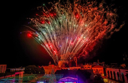 7,000 Fireworks in the sky Stock Pictures, Editorial Images and Stock ...