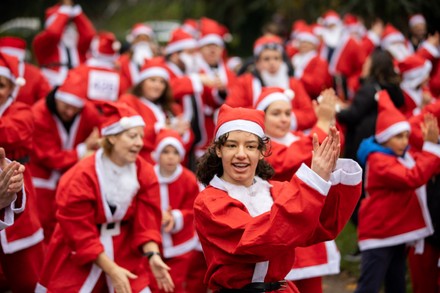 London Uk Around 500 Santa Runners Editorial Stock Photo - Stock Image ...