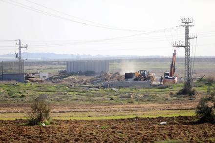 Israeli Military Remove Karni Crossing Eastern Editorial Stock Photo ...