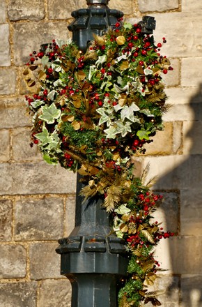 Garlands On Lamp Posts Outside Windsor Editorial Stock Photo - Stock ...