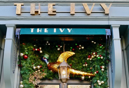 Ivy Opposite Windsor Castle Decorated Christmas Editorial Stock Photo ...
