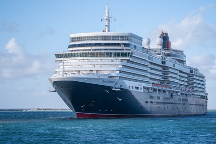 Rms Queen Elizabeth Luxury Cruise Ship Editorial Stock Photo - Stock ...