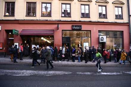 Long Queue Outside Soderbokhandeln Bookshop Where Editorial Stock Photo ...