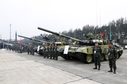 Vietnamese Soldiers Stand Next Main Battle Editorial Stock Photo ...