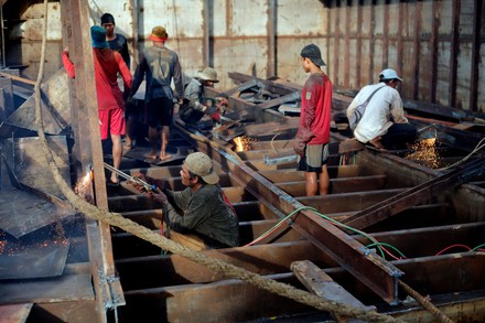 Myanmar Workers Work Ship Demolition Site Editorial Stock Photo - Stock ...
