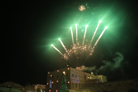 7,000 Fireworks in the sky Stock Pictures, Editorial Images and Stock ...