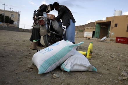 Conflictaffected People Get Emergency Food Rations Editorial Stock ...