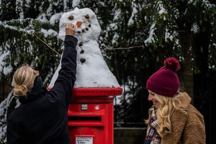 Olaf Snowman Gets Few Running Repairs Editorial Stock Photo - Stock ...