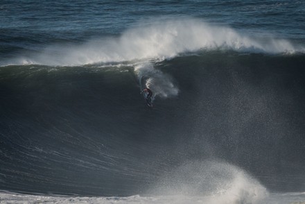 __COUNT__ imágenes de Nazaré Celebrates Surfing On Giant Waves, Nazare ...