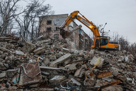 Excavator Cleans Debris Destroyed Building Downtown Editorial Stock ...