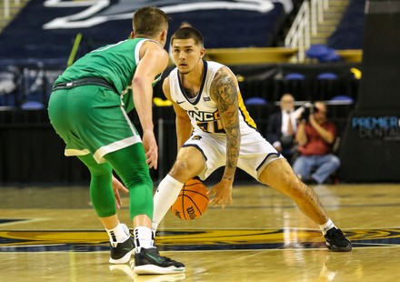 Uncgreensboro Senior Dante Treacy 24 Dribbles Editorial Stock Photo ...