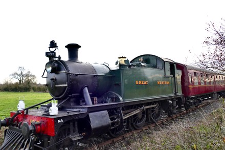 5526 Gwr 262t Polar Express Steam Editorial Stock Photo - Stock Image ...