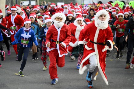 Runners Dressed Santa Claus Costumes Take Editorial Stock Photo - Stock ...