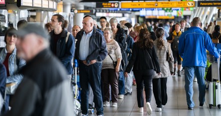 500 Commuter city life Stock Pictures, Editorial Images and Stock ...