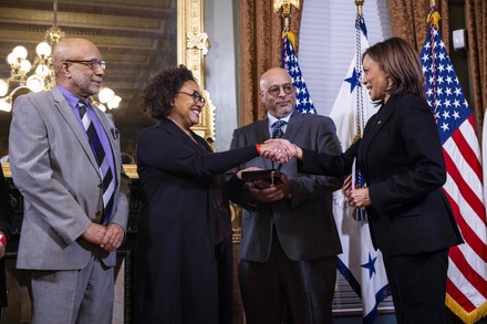 Us Vice President Kamala Harris R Editorial Stock Photo - Stock Image ...