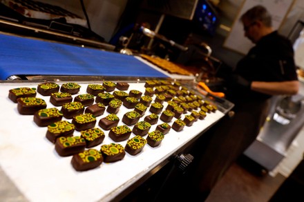 1,000 Chocolate production Stock Pictures, Editorial Images and Stock ...